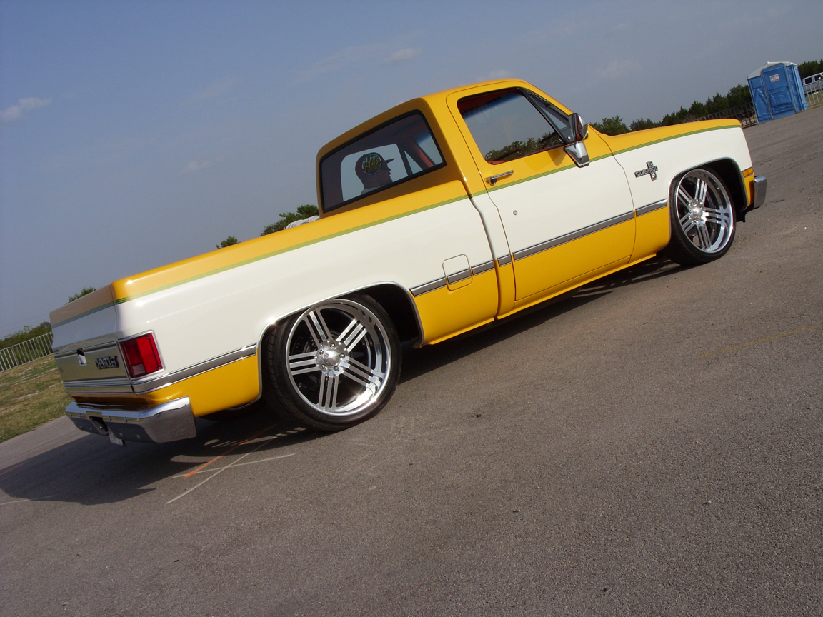 bonspeed Feature Cars: Square Body C10 GMC Chevrolet with 22" bonspeed ...