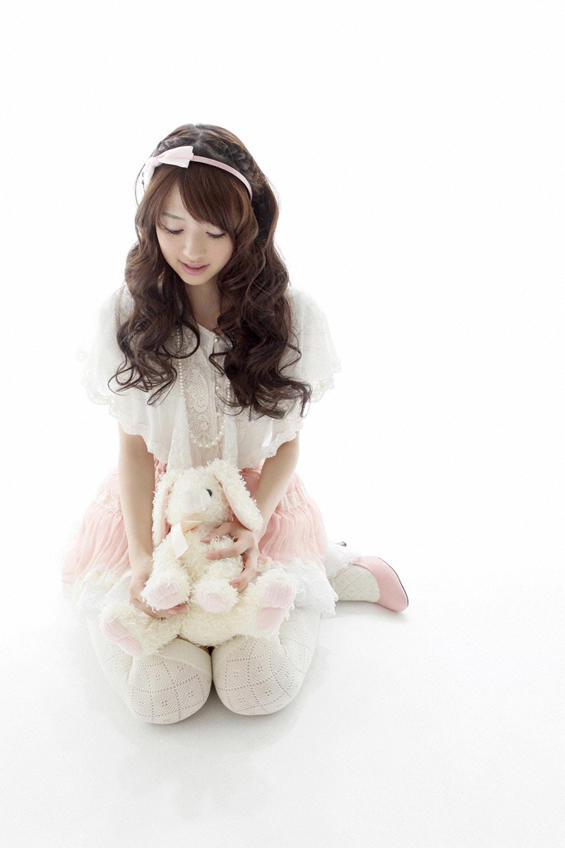News idol blogspot Rina Aizawa In 80th Fasion Dress News idol blogspot Rina Aizawa In 80th Fasion Dress