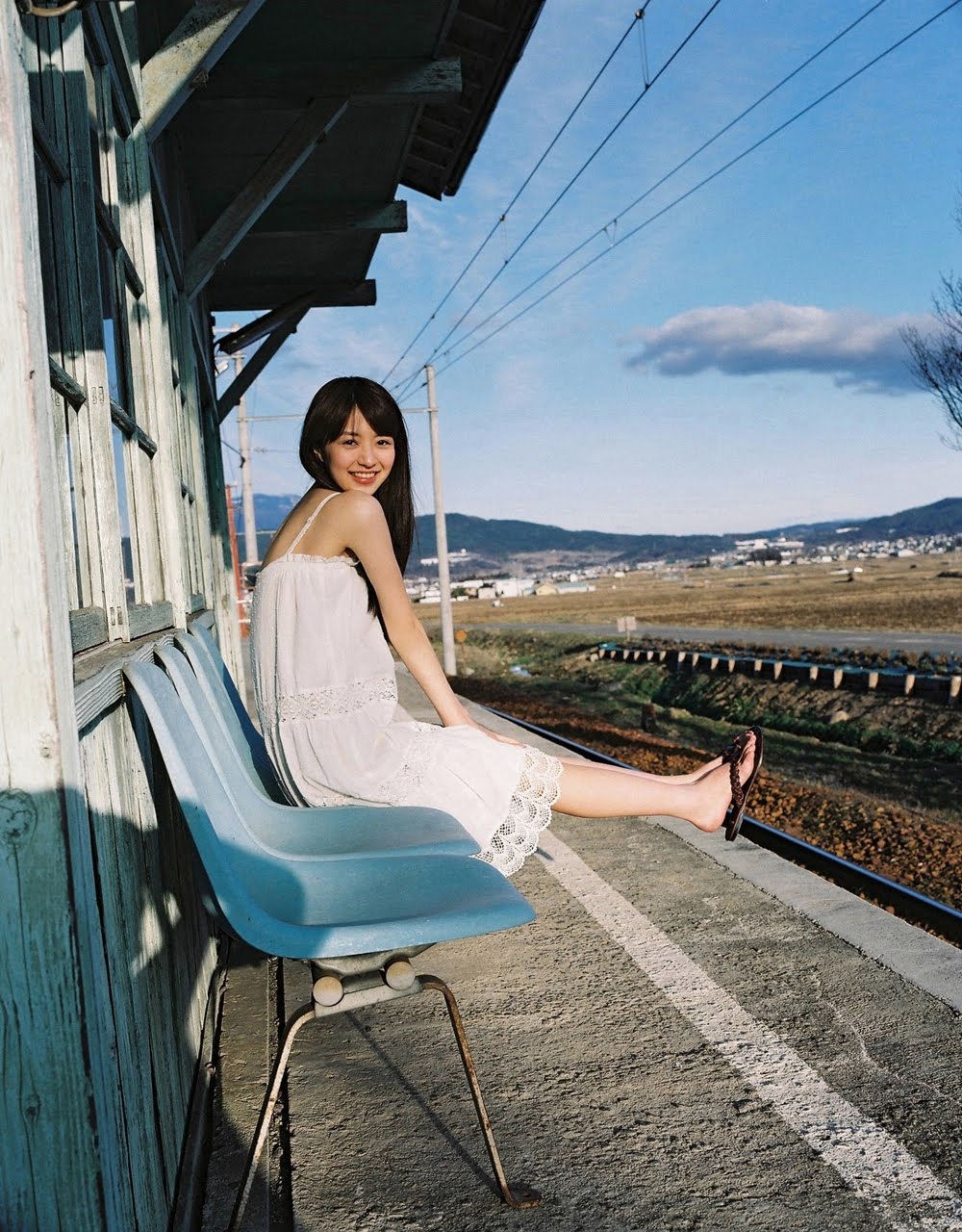 Rina Aizawa at train station | Japanese Idol 2012
