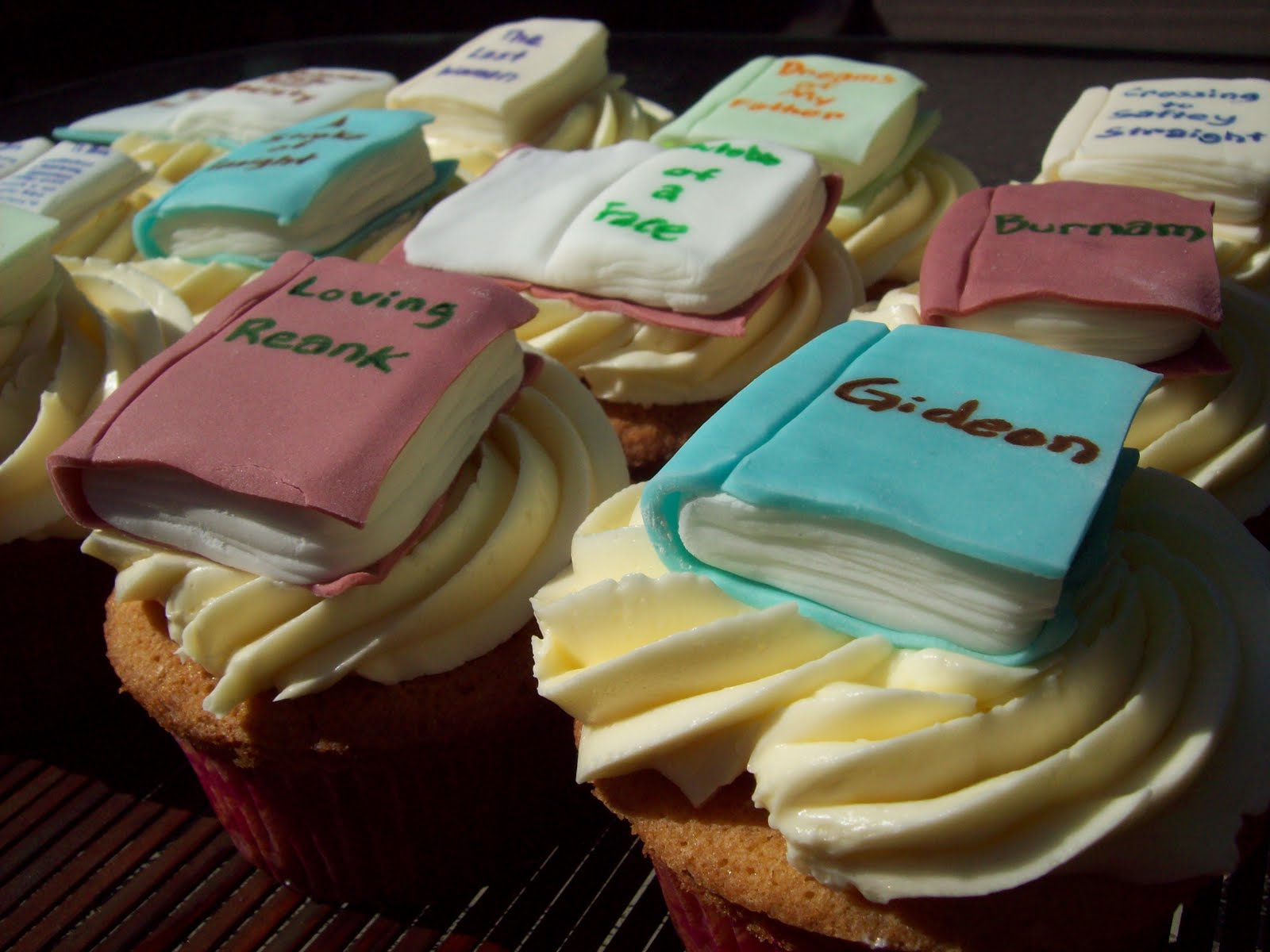 Iris and Olive's Cakes: Blog: Book Club Cupcakes