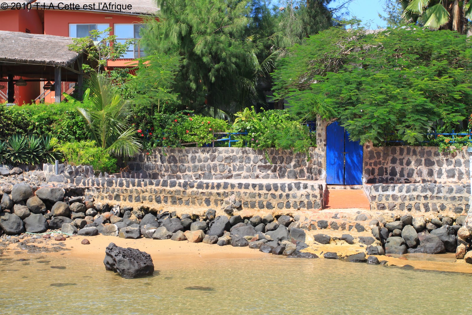 TIA : Cette est l'Afrique: The Doors of Ngor Island