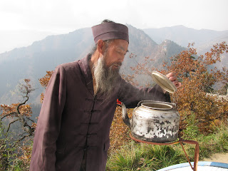 Traveling Alone: Solar-Powered Tea Kettle