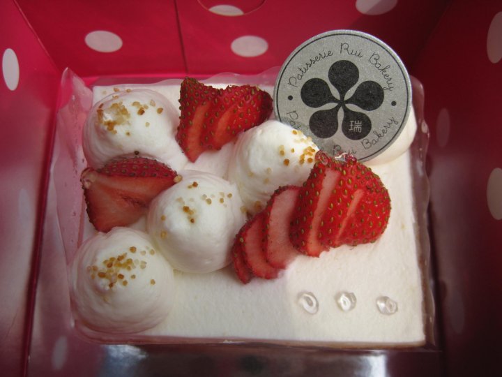 Plus Size Kitten: Patisserie Rui my favorite cake shop