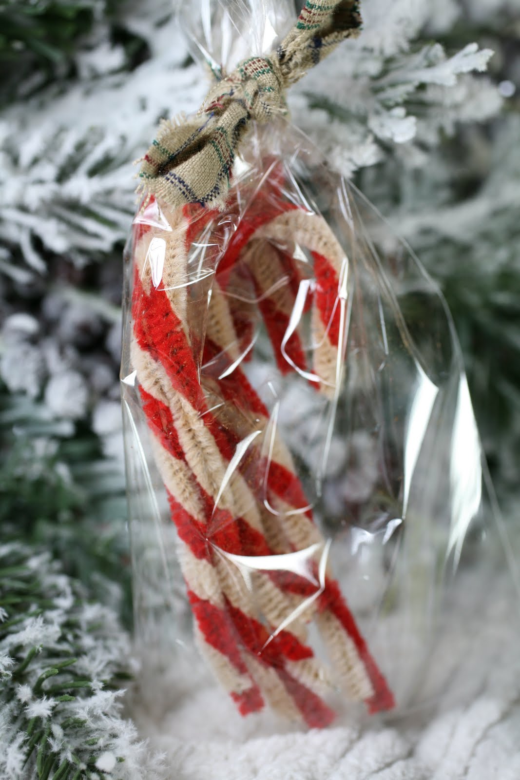 Pieces of Home Designs: Minty Mocha Cupcakes & Fuzzy Candy Canes