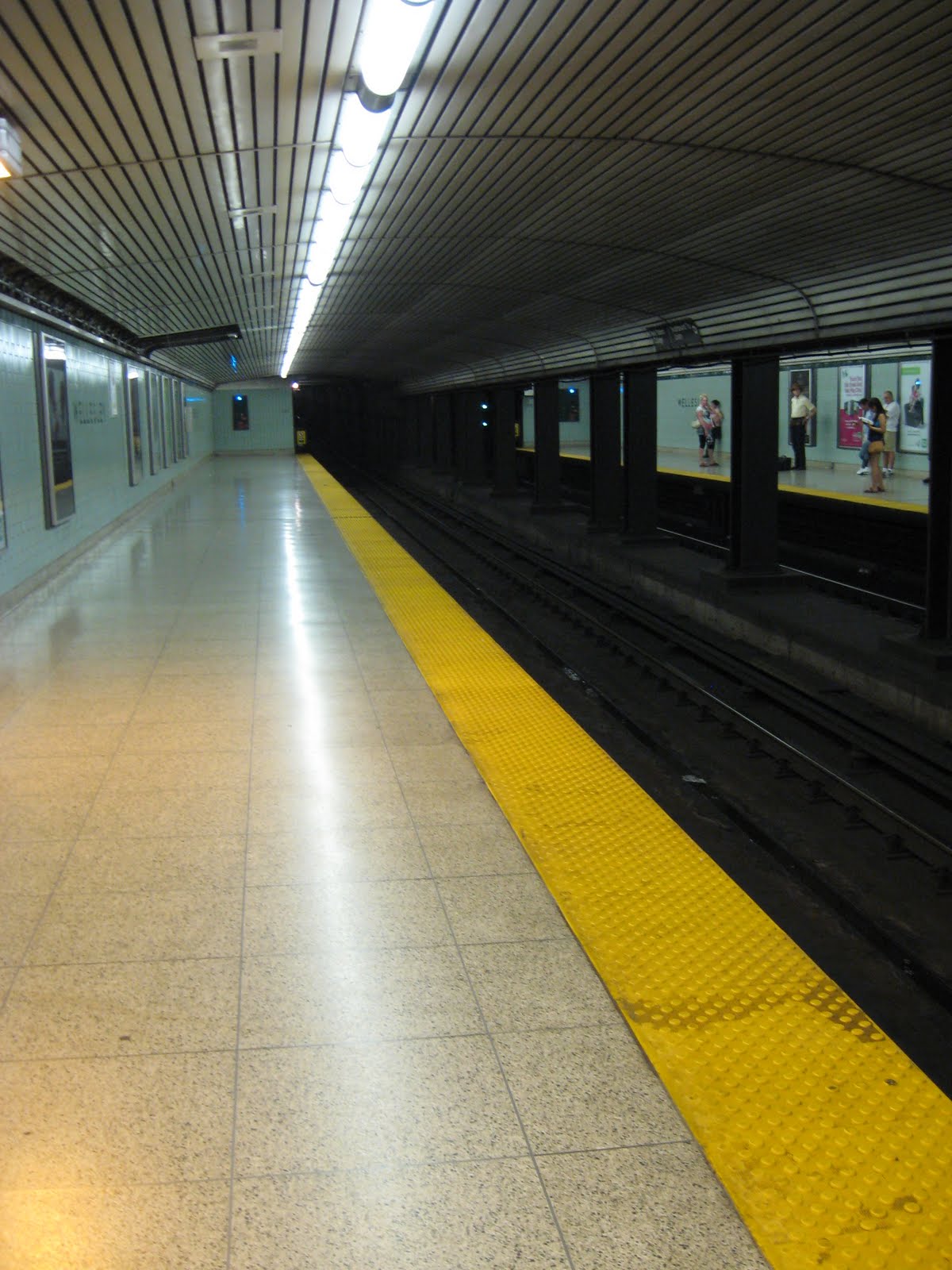 Buck Tracks: TTC - Yellow Line - Wellesley Station