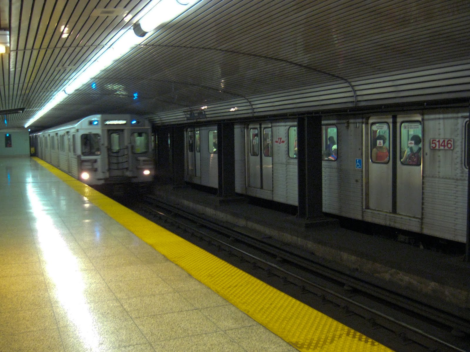 Buck Tracks: TTC - Yellow Line - Wellesley Station
