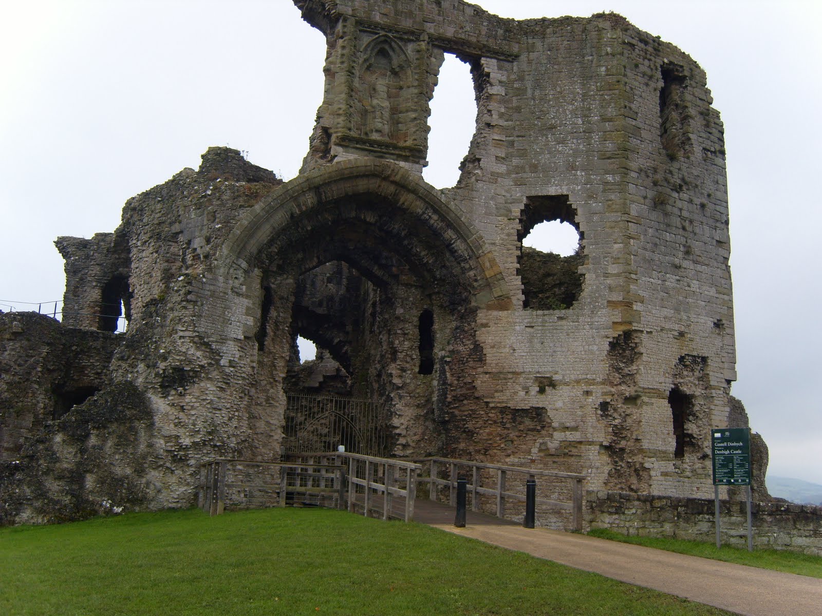 Harris Hikers: Denbigh Castle and Lleweni Hall 18th November 2010