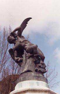 Dejando Huellas...: El angel caido (cuento teológico)