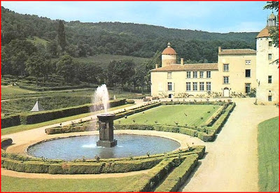 LA FRANCE : CHÂTEAUX: La Batisse