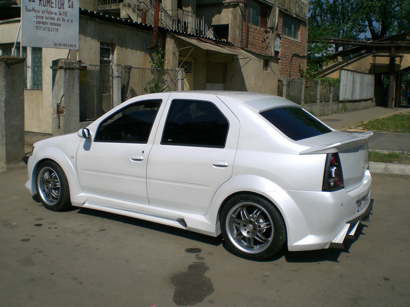 bloganul: Dacia Logan Exclusive by Prostreet Tuning