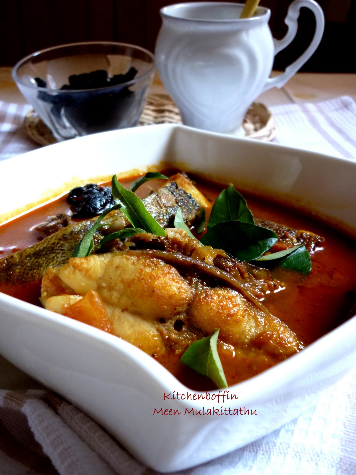 Kitchen Boffin: Meen Mulakittathu / Red hot Kerala fish curry