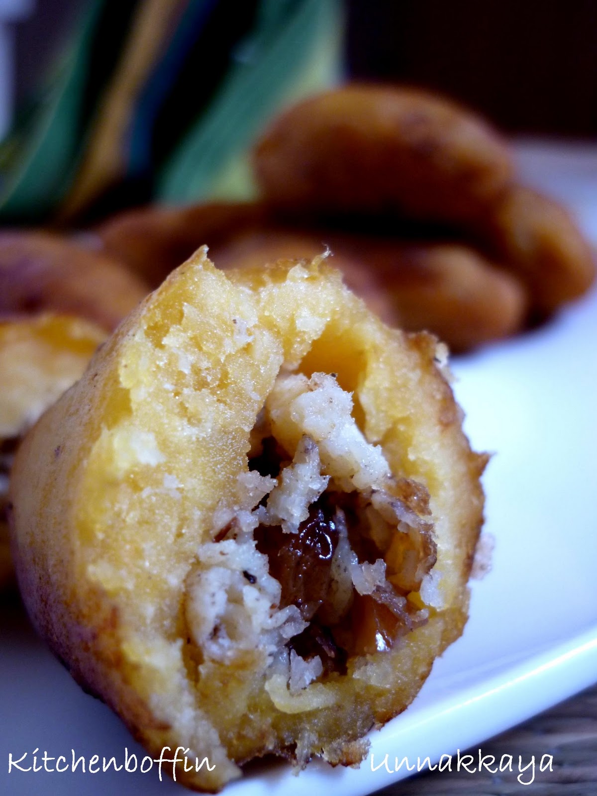 Kitchen Boffin: Unnakkaya / Kayada (Banana sweet pocket fritters)