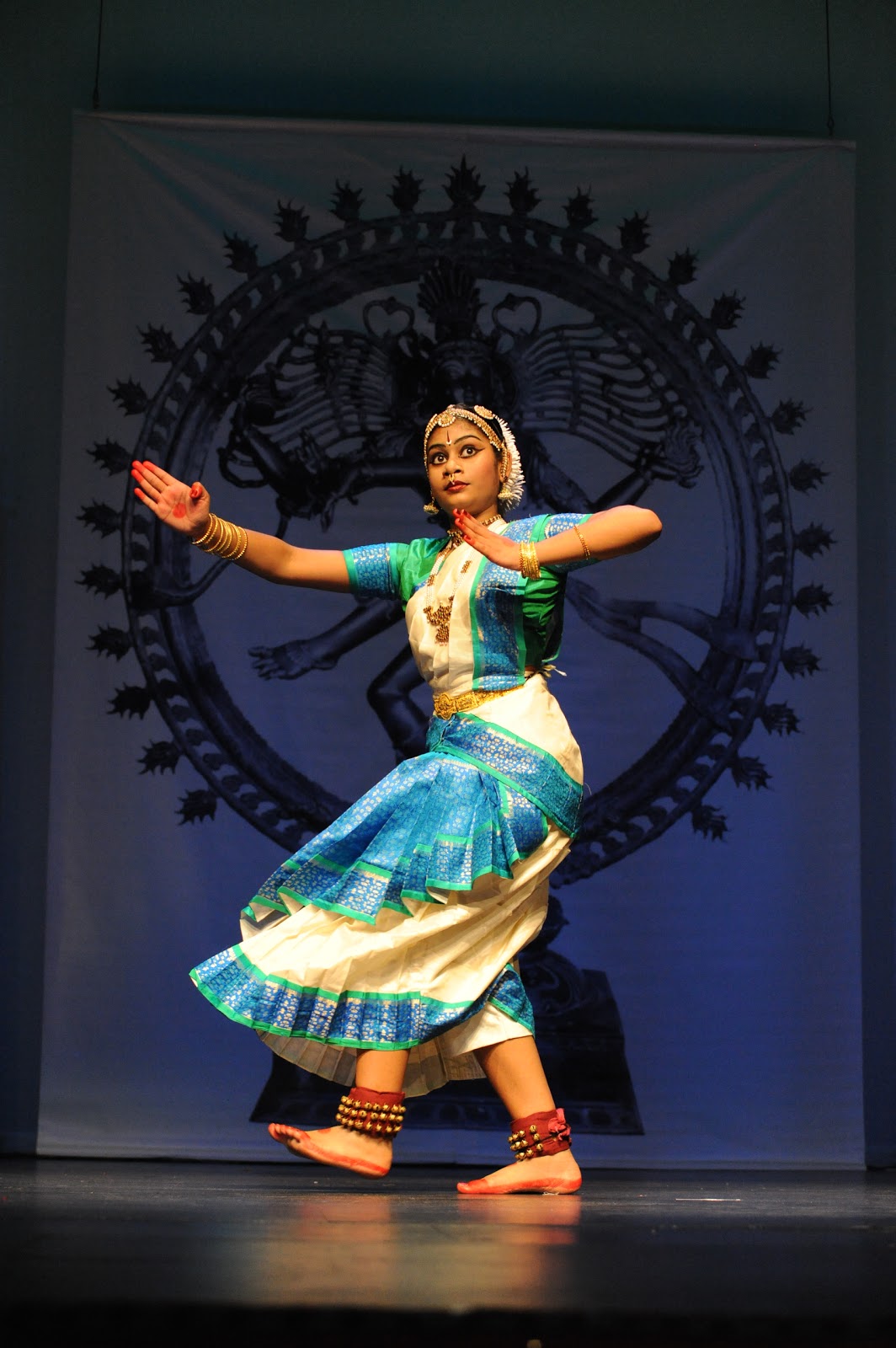 தமிழ்முரசு Tamil Murasu: எல்லோரையும் வியந்து மகிழவைத்த இனியதோர் அரங்கேற்றம்