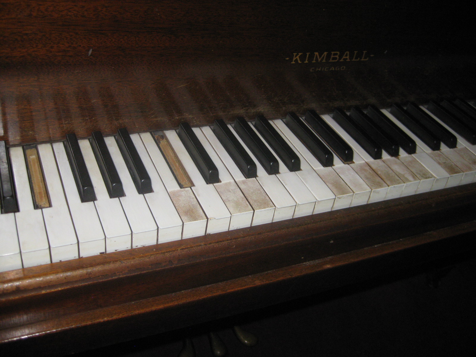 What is the purpose of that little lip on the front of the white keys ...