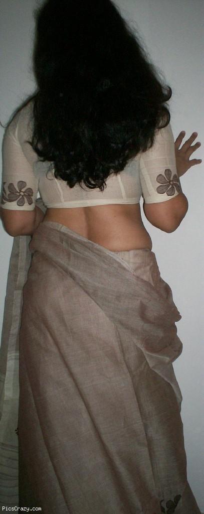 backo back: Aunties back view