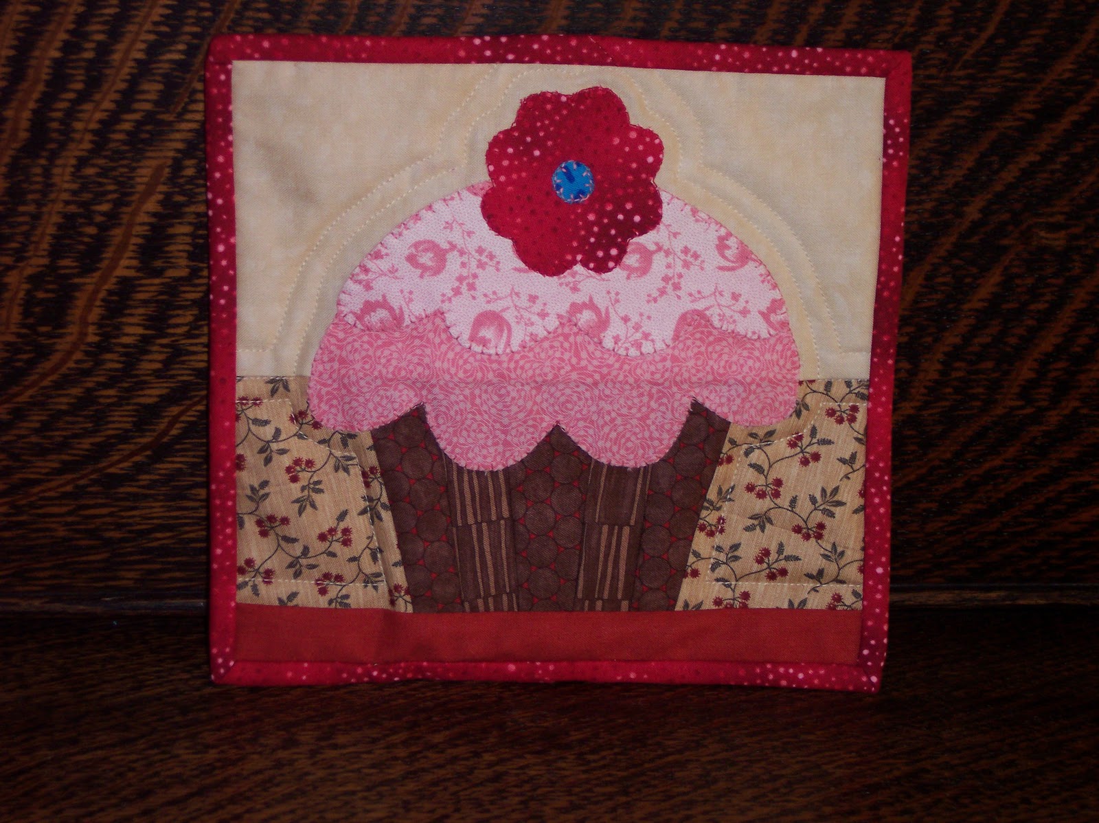 BillieBee's Blog: Cupcake Rug and you can add a mug.