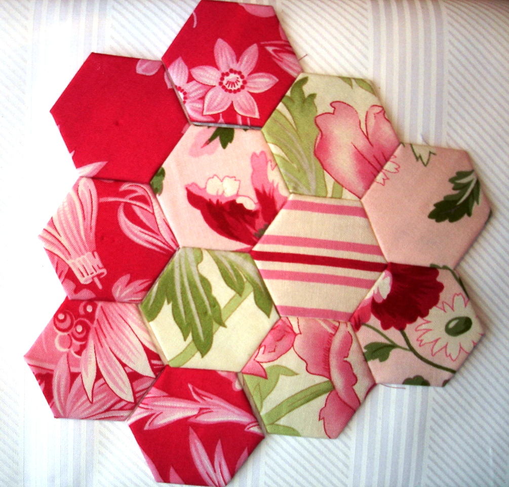 The Scrappy Appleyard: Hexagon Tutorial with PLASTIC TEMPLATES
