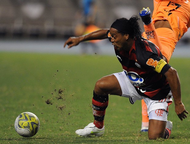 DE TODO UN POCO: RONALDINHO GAÚCHO ESTREIA NO FLAMENGO E TORCIDA RUBRO ...