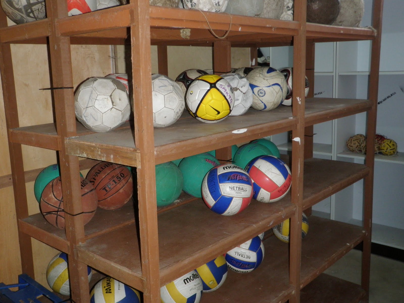 info pendidikan jasmani kesihatan: susun atur alatan sukan