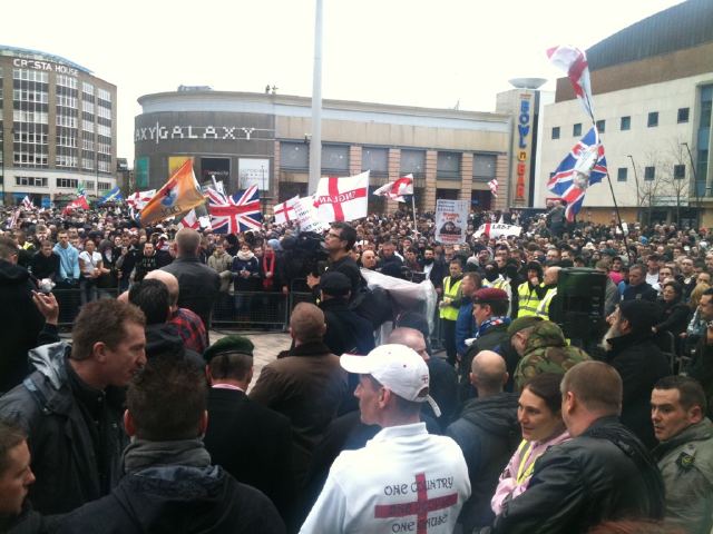 Musings of a Durotrigan: EDL Luton Demo: First Reports and Tommy ...