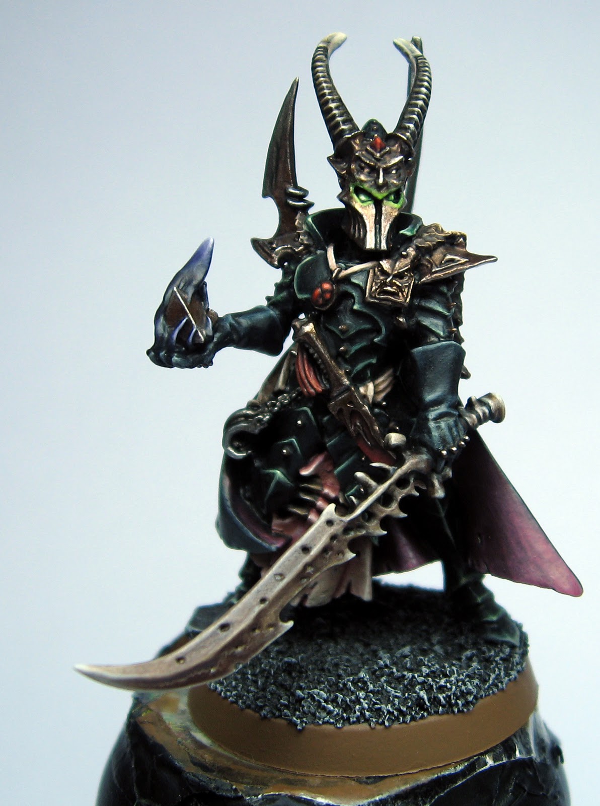 Burned Brush: Dark Eldar Archon - finished & recipe for the gold.