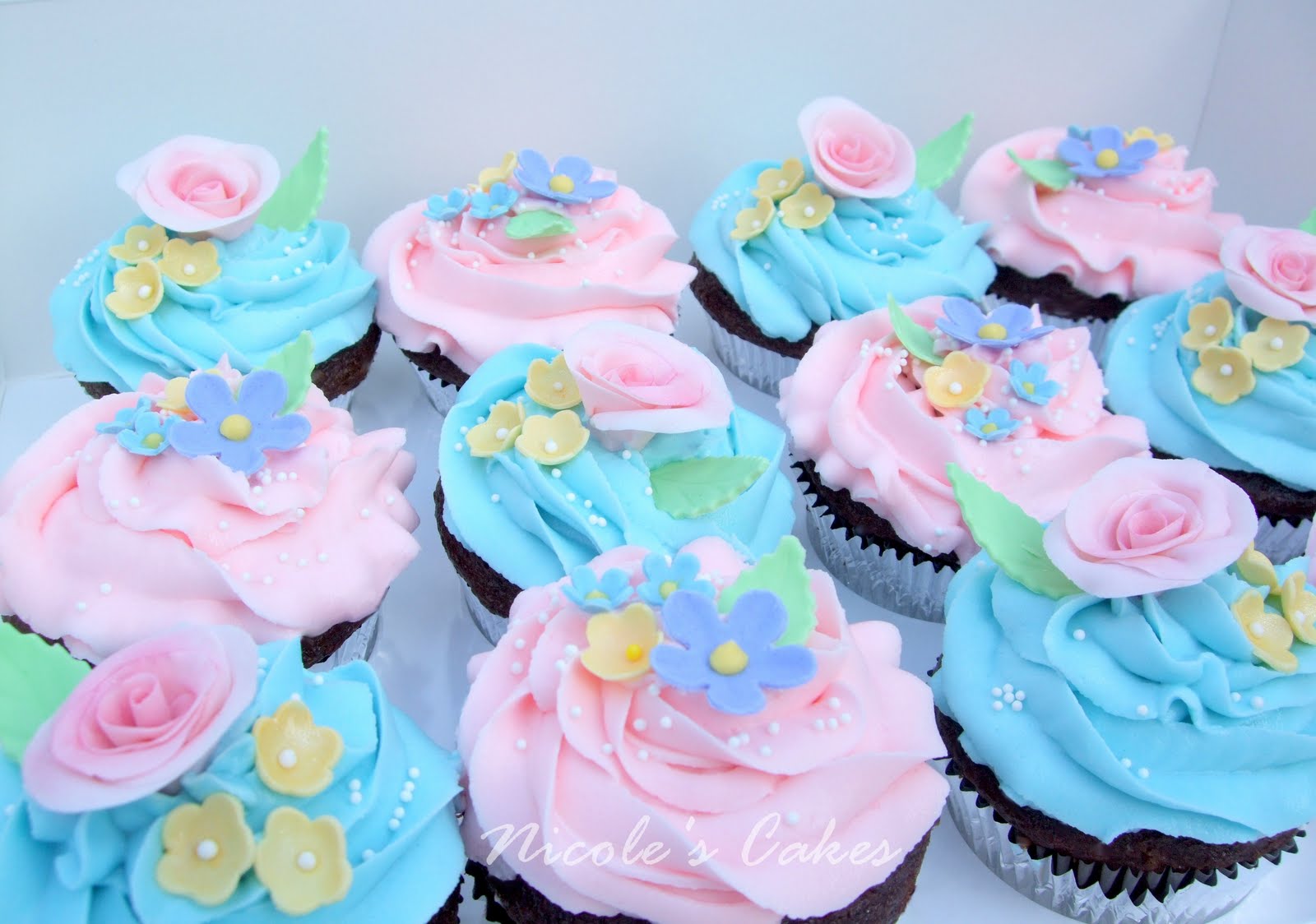 Confections, Cakes & Creations!: Pretty Spring Flower Cupcakes