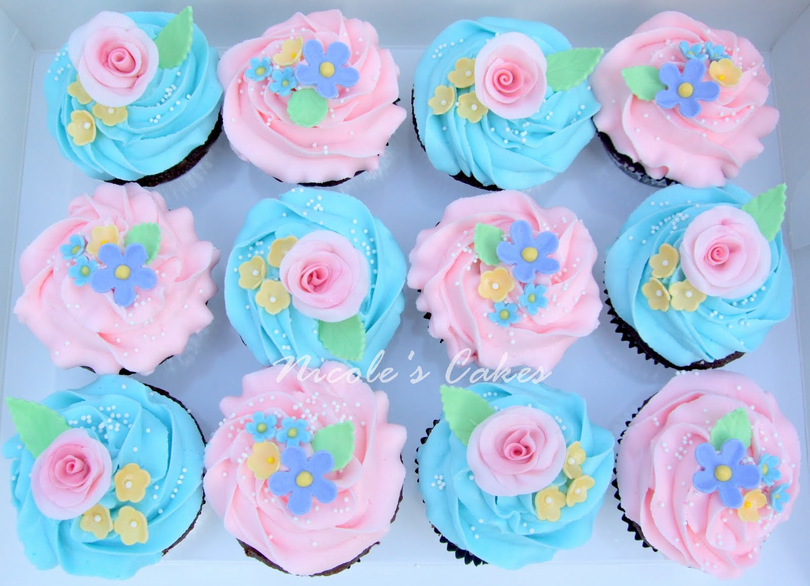 Confections, Cakes & Creations!: Pretty Spring Flower Cupcakes