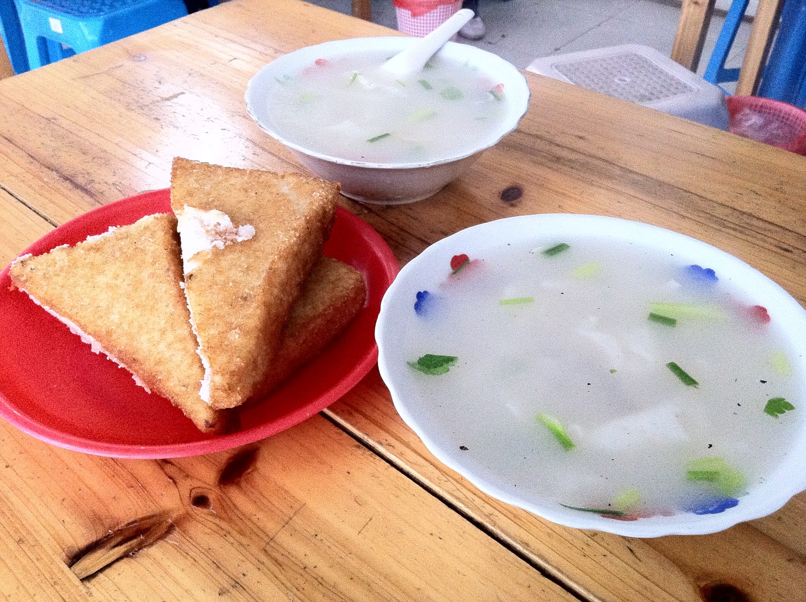 Lucy eats: I can no longer walk (26/12/10)