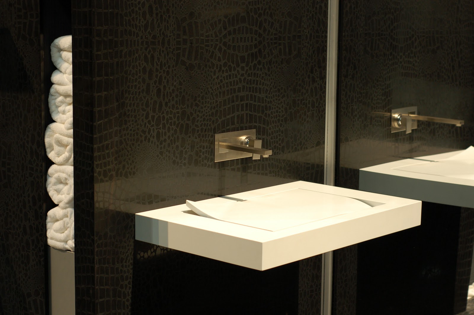 The Granite Gurus: Stunning vessel sinks from Sonobath using CaesarStone.