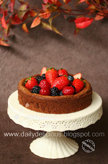 dailydelicious: Fallen chocolate cake with fresh berries: Jewel on the ...