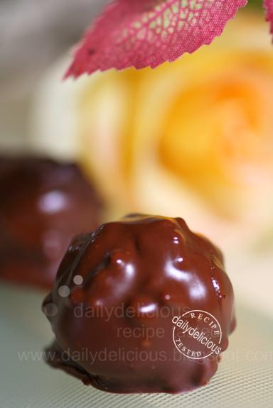 dailydelicious: Chocolate Almond Rocher: Crunchy and nutty chocolate ...