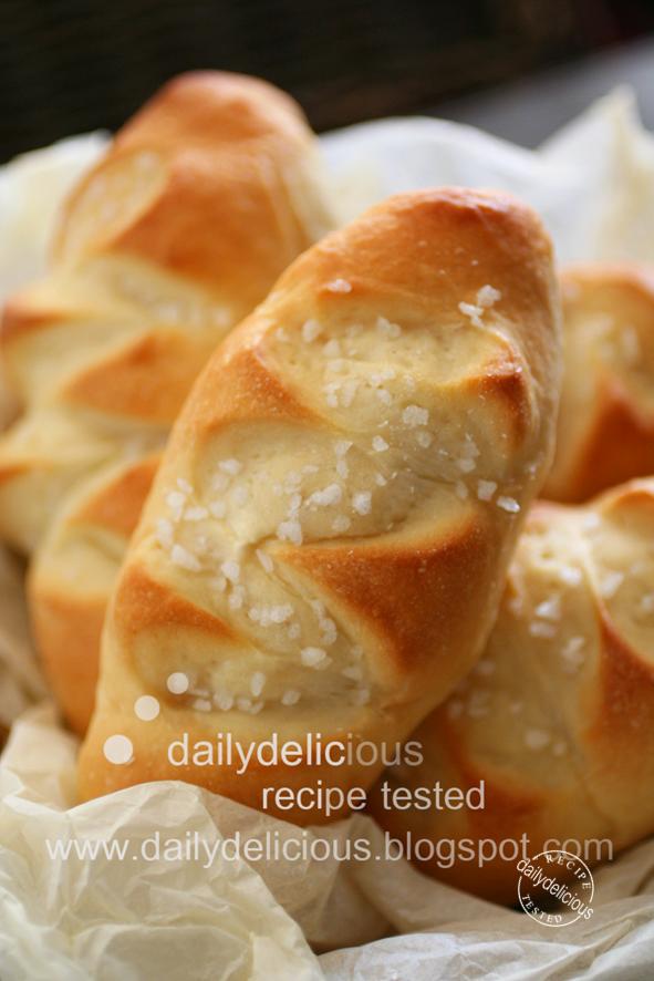 dailydelicious: Pain au lait: Delicious mini milk bread!