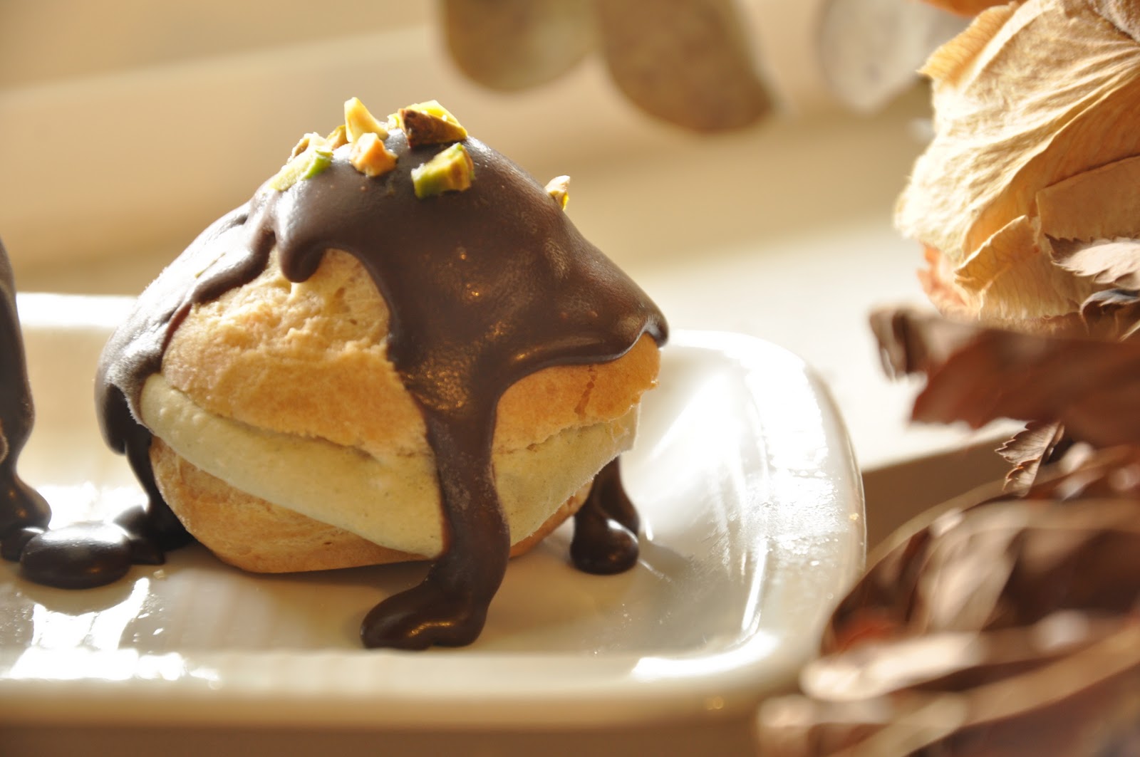 FACE YOUR BATTER ! !: Bake-oholic: Profiteroles & Gorilla Bread