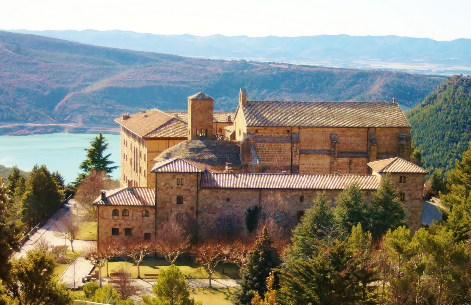 J.L.Gorria: Monasterio San Salvador de Leyre (Abadia de Monjes ...