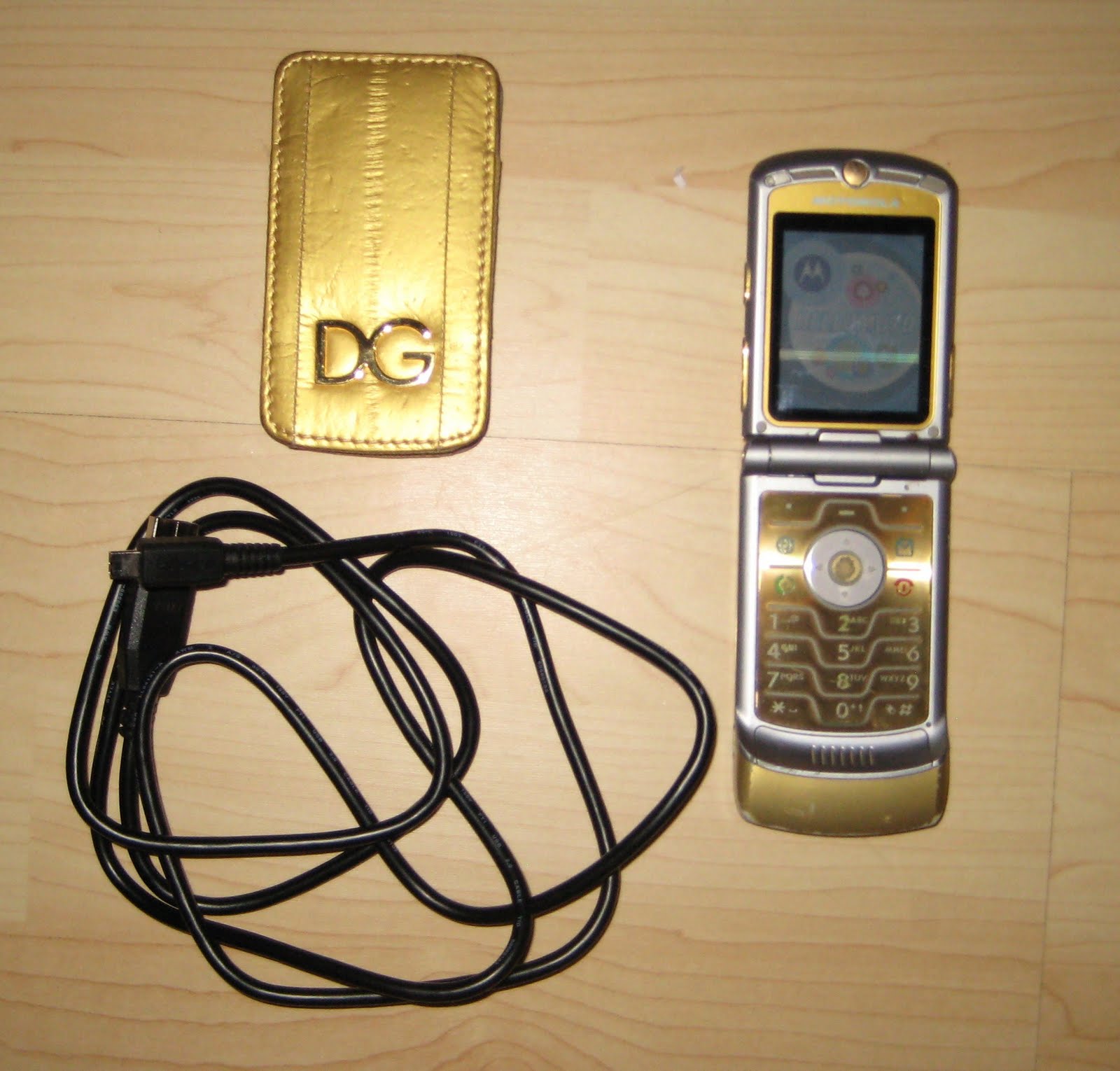 bibi moves: SOLD DG Motorola Razr Phone