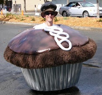 Atlanta Cupcake Guide: ALERT: Man Spotted in Cupcake!