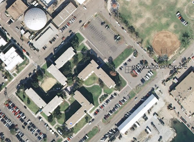 kriss: EDIFICIO CON EL SIMBOLO NASI