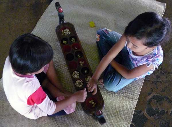 Mojokerto Regency: dakon is traditional game