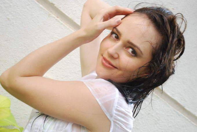 Celebrity Photo: Hazel Crowney Photoshoot