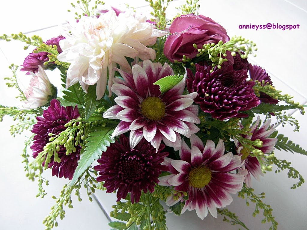 Saat Kau Sentuh Hatiku...: sejambak bunga