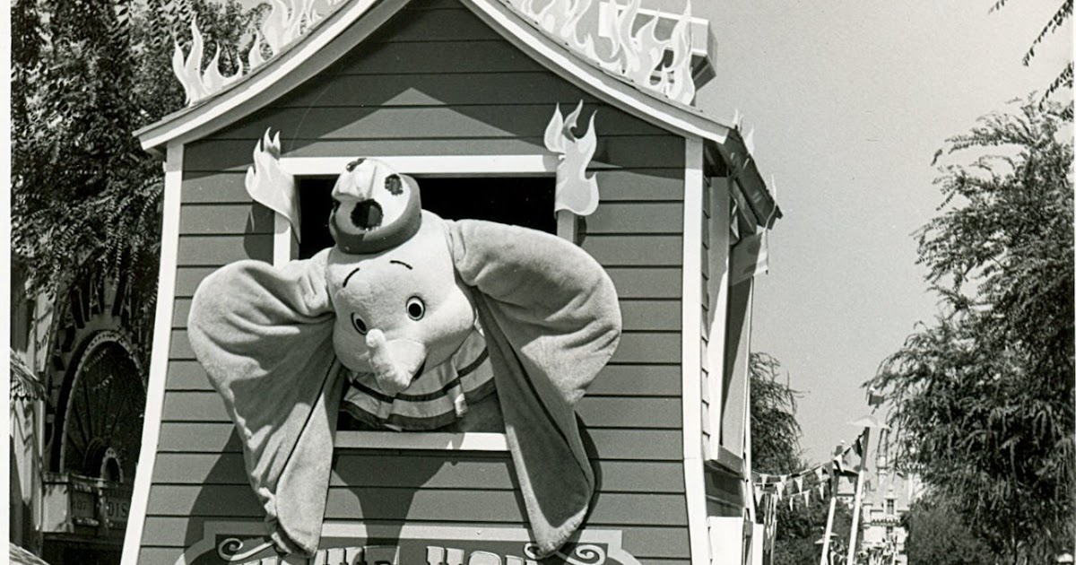 Disney On Parole: Dumbo Circus Parade