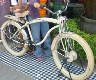 Welcome to the Jungle: Sepeda Cruiser classic with Baloon Tires