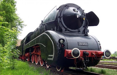 Just A Car Guy: Love art deco, obscure streamliners from 1930's, tanks ...