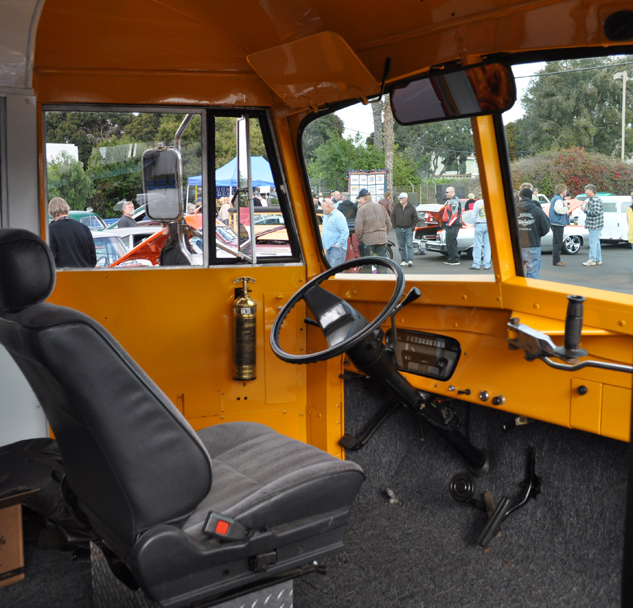 Just A Car Guy: 2 Kool for Skool Ford F600 bus at the Vista Frosty ...