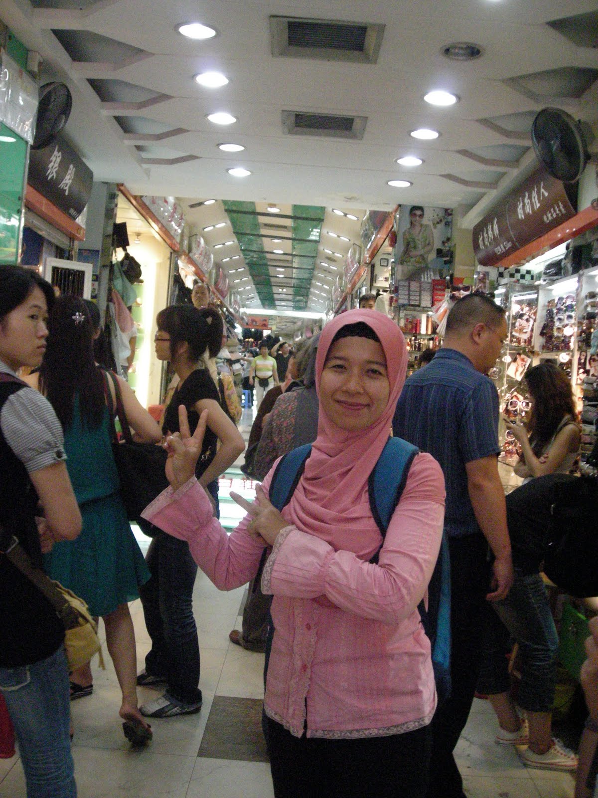 cantiksihatmenawan.com: suasana membeli belah di gz