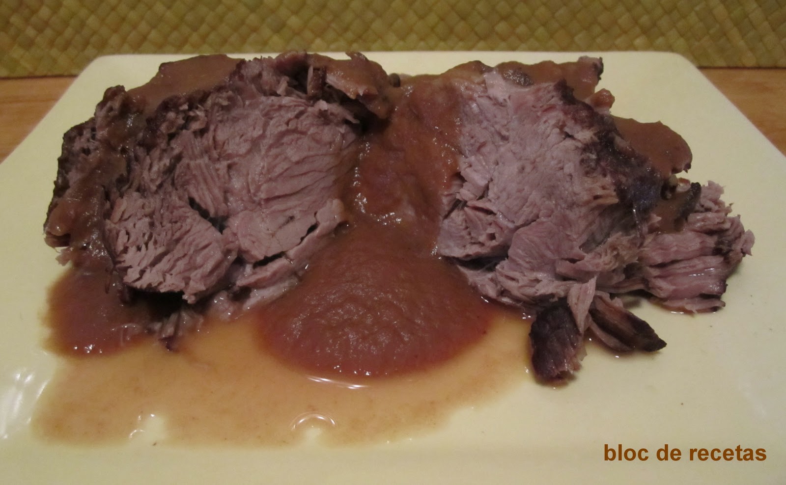 Bloc de recetas: Morcillo estofado en vino tinto