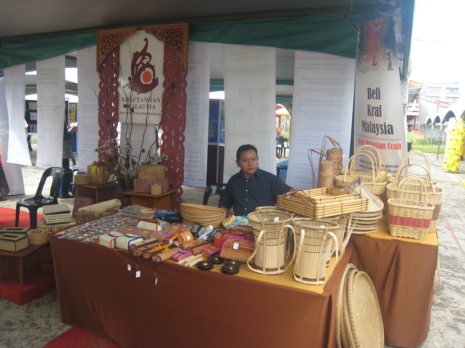 Budaya Kraf: AKTIVITI KRAF MENARIK MINAT MASYARAKAT DAERAH KENINGAU