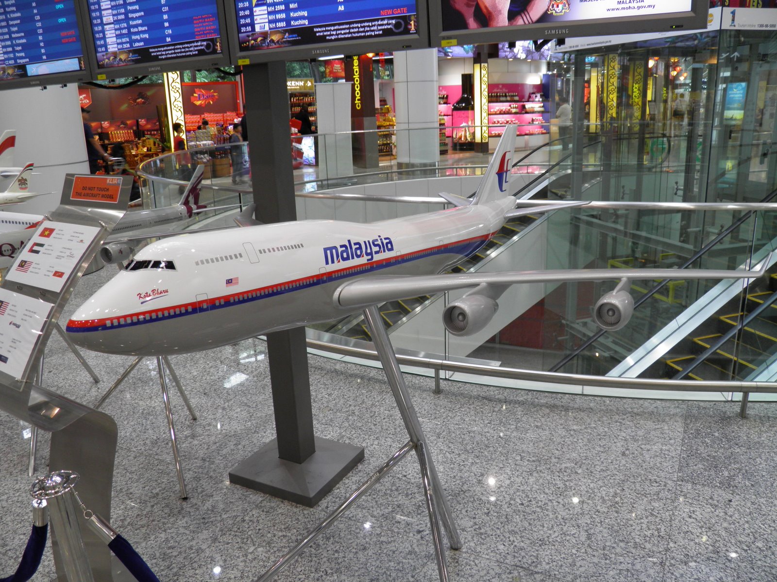 Hazwan Zharif: Aircraft models (REALLY BIG)