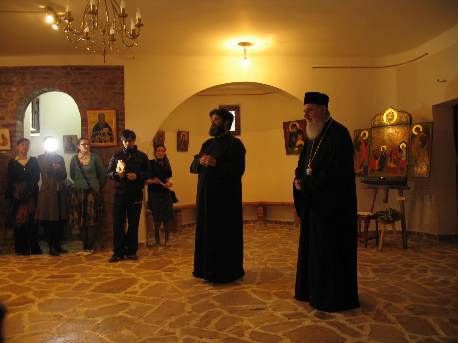 Blogul Corinei Negreanu: Despre expoziția de icoane pe lemn ,,...și L ...