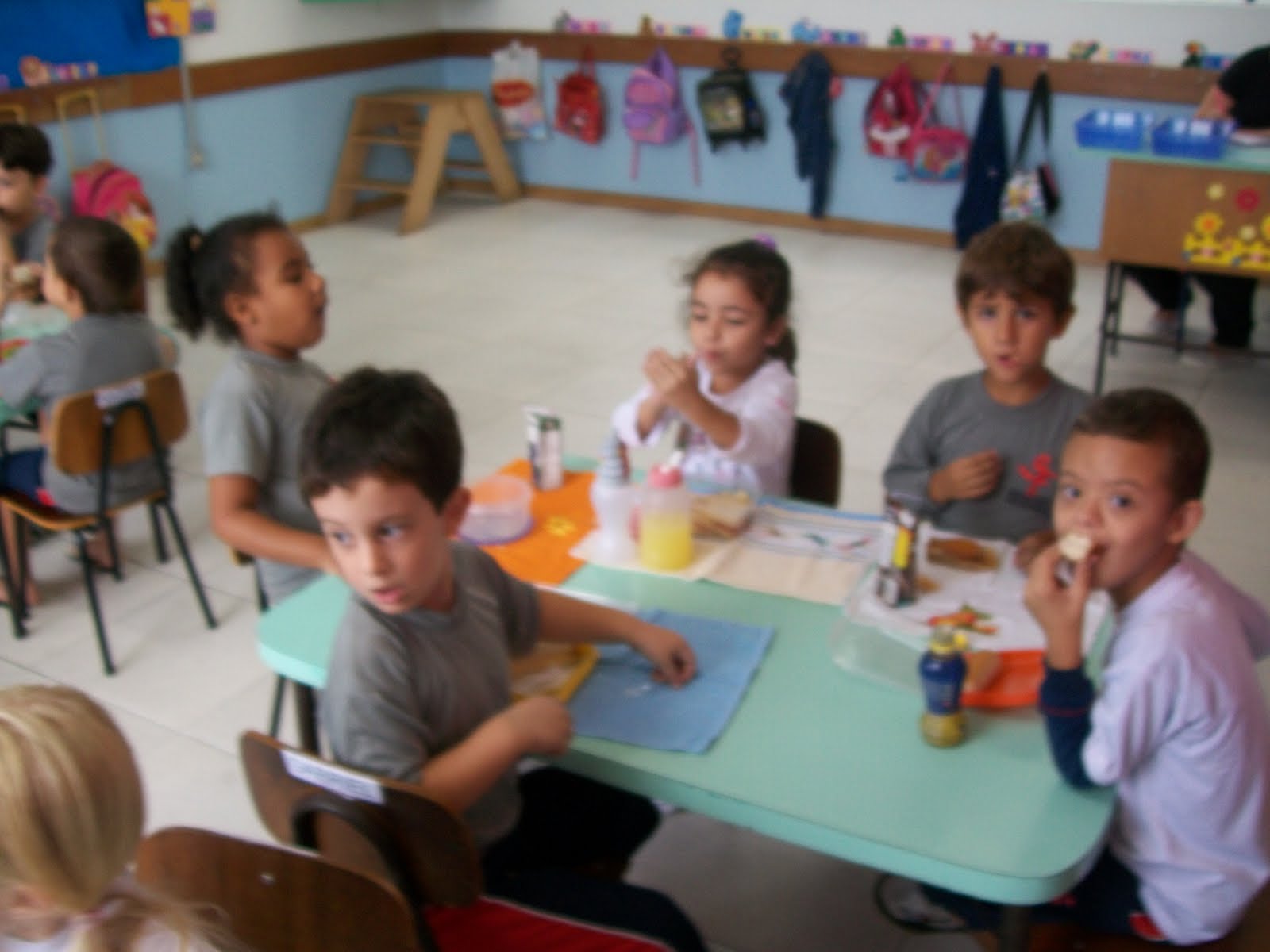 Hora do lanche... :: Educação Infantil